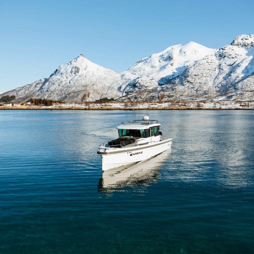 Exclusive ski program with boat in the Lofoten Islands - Norway